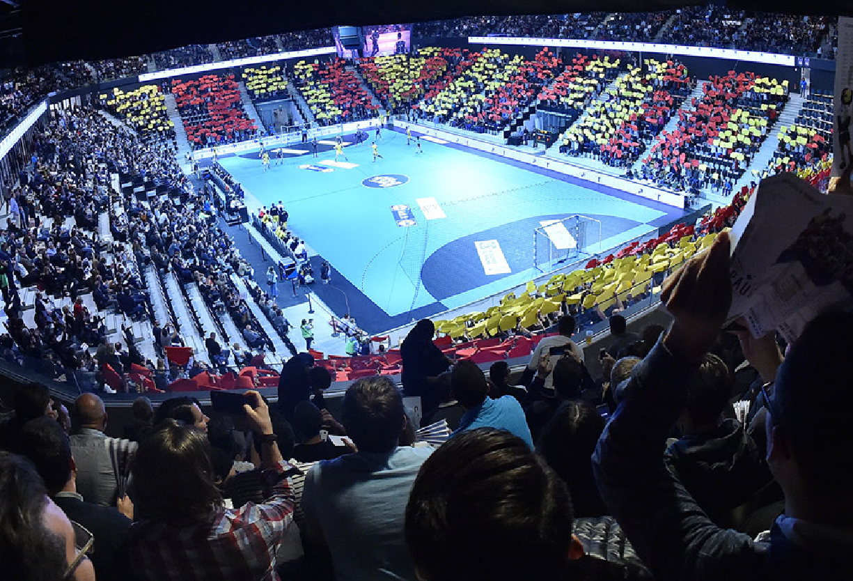 Next One pose ses panneaux à l'Arena du Pays d'Aix - Next One