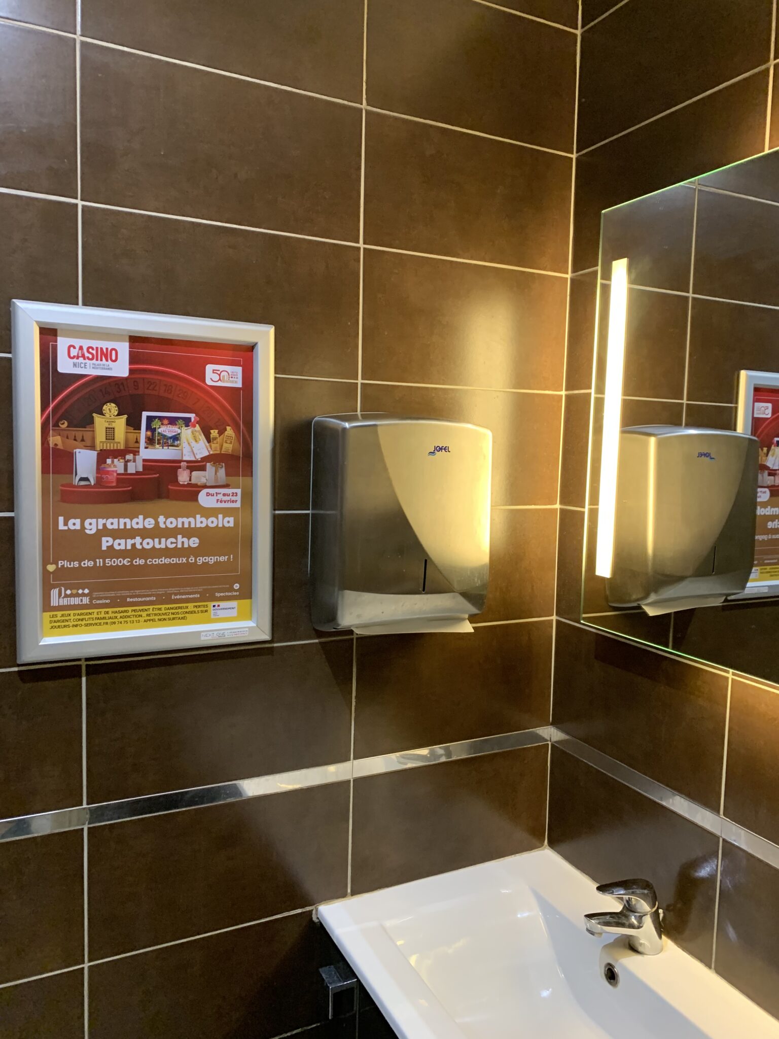 5 raisons de créer une campagne d'affichage dans les sanitaires
